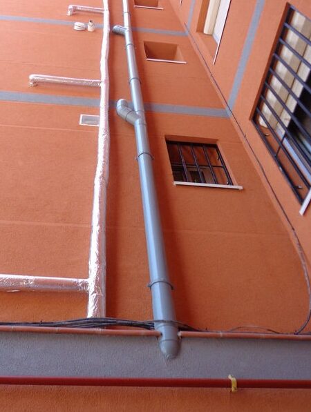 ¿Qué es la bajante de un edificio y cómo funciona? - Legitima Defensa